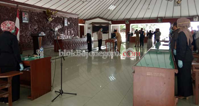 12 Instansi Ikuti Penandatangan MoU Mall Pelayanan Publik 12 Instansi Ikuti Penandatangan MoU Mall Pelayanan Publik