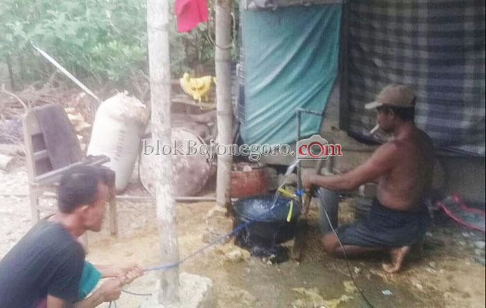 Kekeringan Melanda, Warga Gali Tanah Hingga 30 Meter Kekeringan Melanda, Warga Gali Tanah Hingga 30 Meter