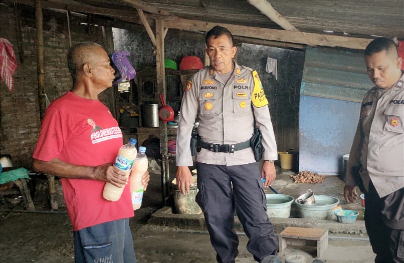 Polsek Kapas Sita Belasan Liter Miras saat Razia Polsek Kapas Sita Belasan Liter Miras saat Razia